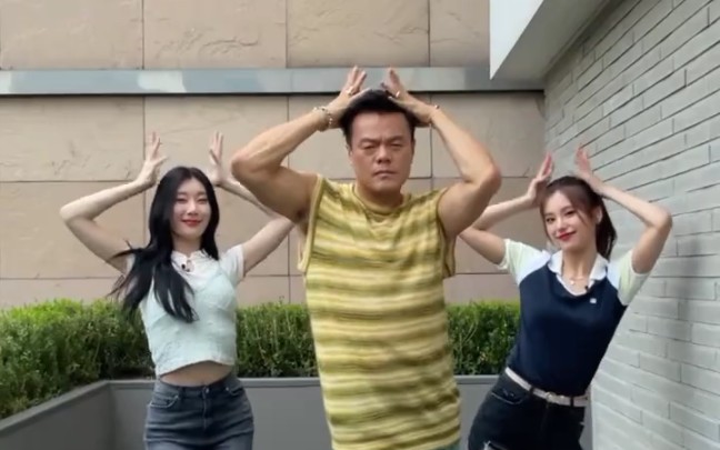 Itzy,新歌运动鞋挑战(林娜琏,jyp,Billlie, mcnd,等)