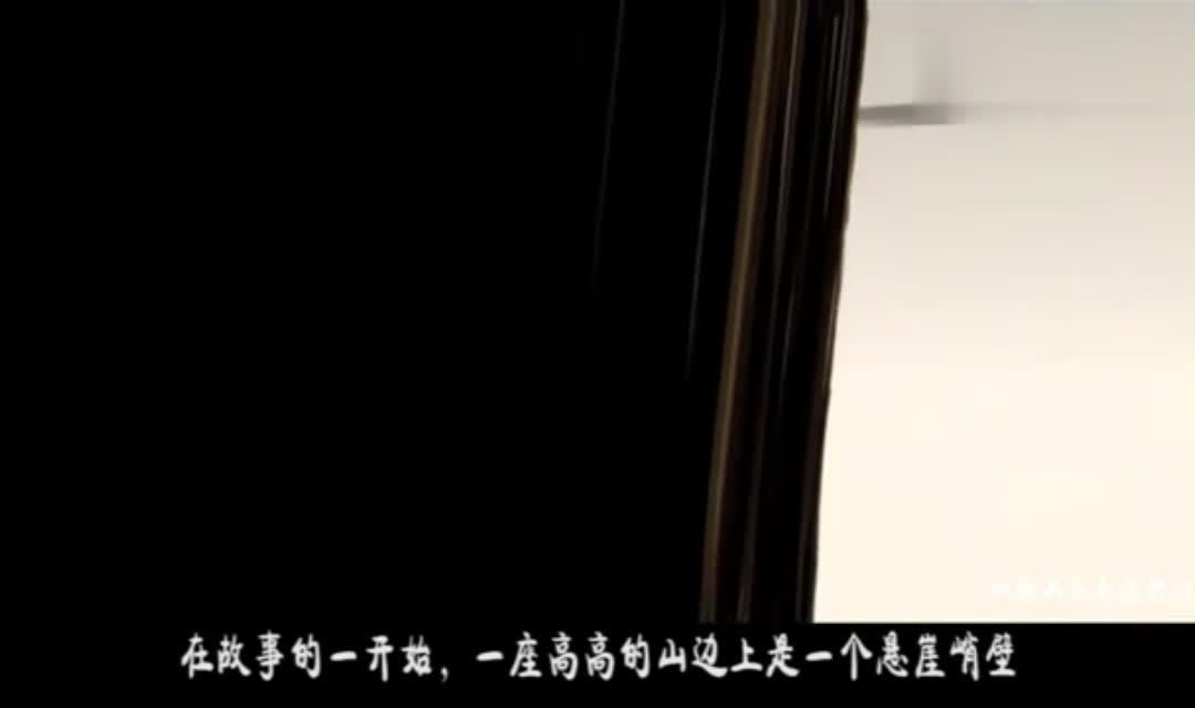 女孩沉迷于织围巾,毛线不够了,居然用自己的头发来代替