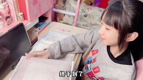 漩漩买了自己喜欢的书籍,介绍寒假作业,制作寒假作息计划表