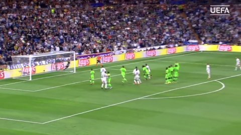 欧冠百球第一人 C罗欧冠5大最佳任意球