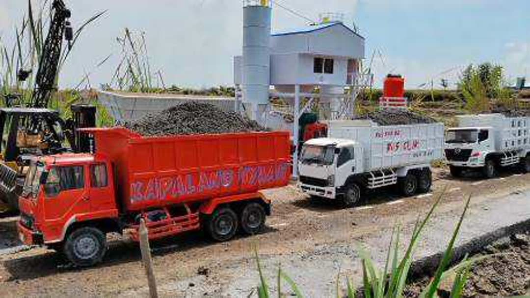 大卡车模型玩具出发运输材料