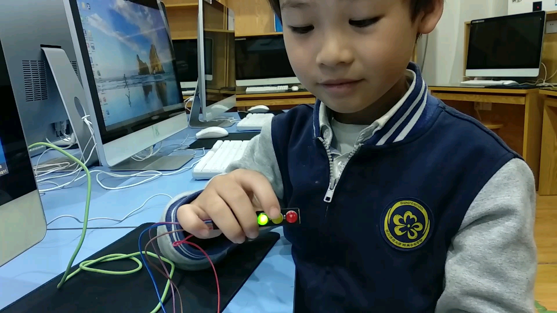 学生展示——Arduino开源硬件、Scratch、Python编程、乐高机器人