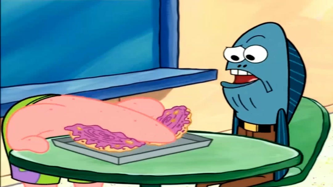 海绵动画:海绵太弱鸡,两个玩具熊都举不起来,把自己压身下