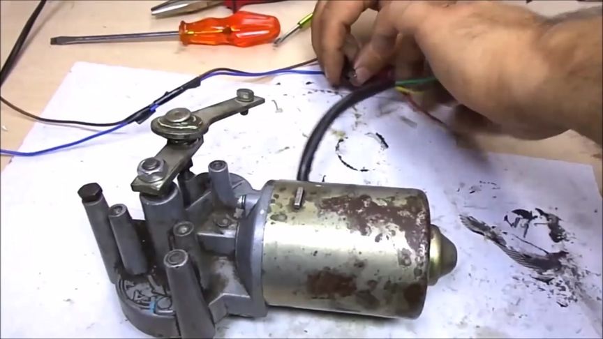 修复一台汽车挡风玻璃的雨刷电机齿轮