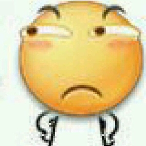 夕阳下独自奔跑的男孩 