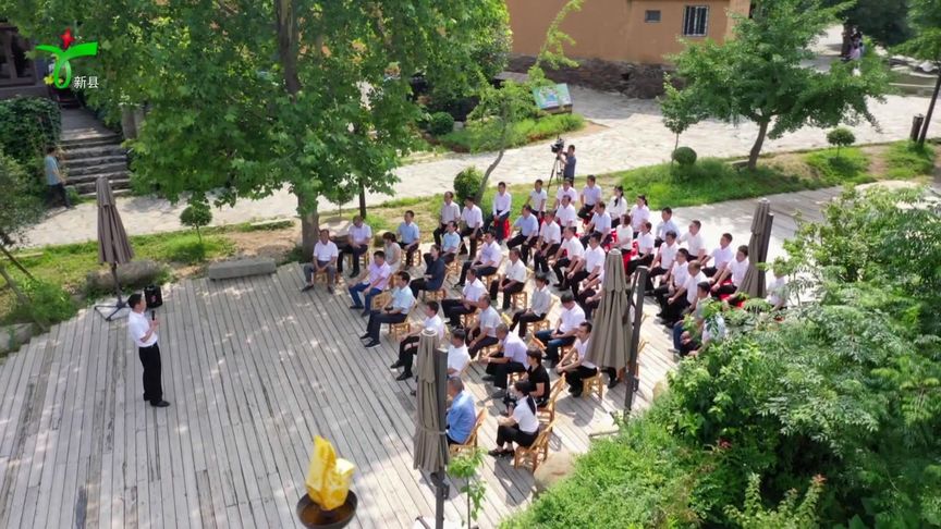 新县县委办机关党支部、田铺社区党支部联合开展主题党日活动