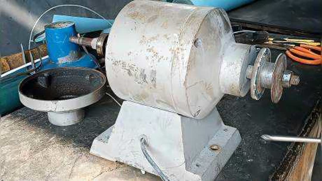 客户拿单相砂轮机维修,主绕组烧了,主副绕组单层挺好下线