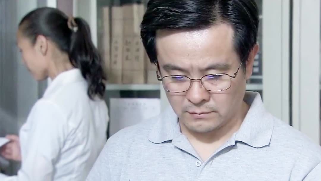 审计局局长仅凭纸张新旧,墨迹颜色,就推断出了账单有问题