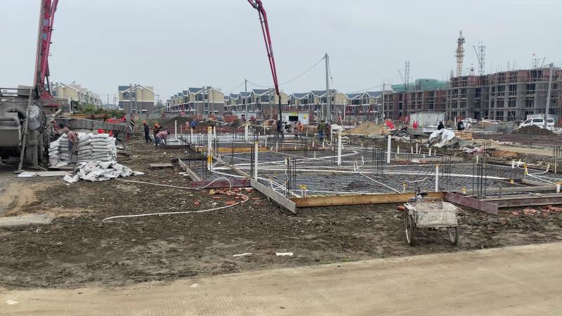 「肥宅的建房记录08」预埋电线管道,浇筑混凝土,基础终于要好了