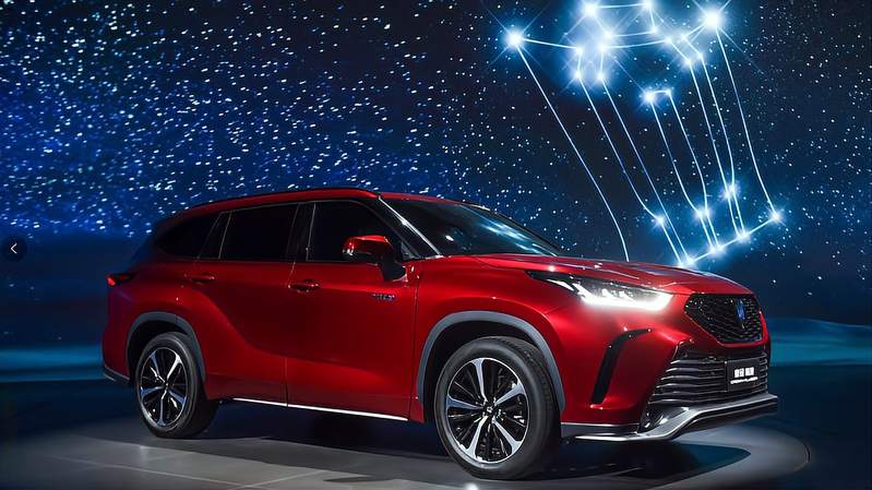 27.58万起售,全系搭载混合动力,一汽丰田皇冠陆放值不值得买?