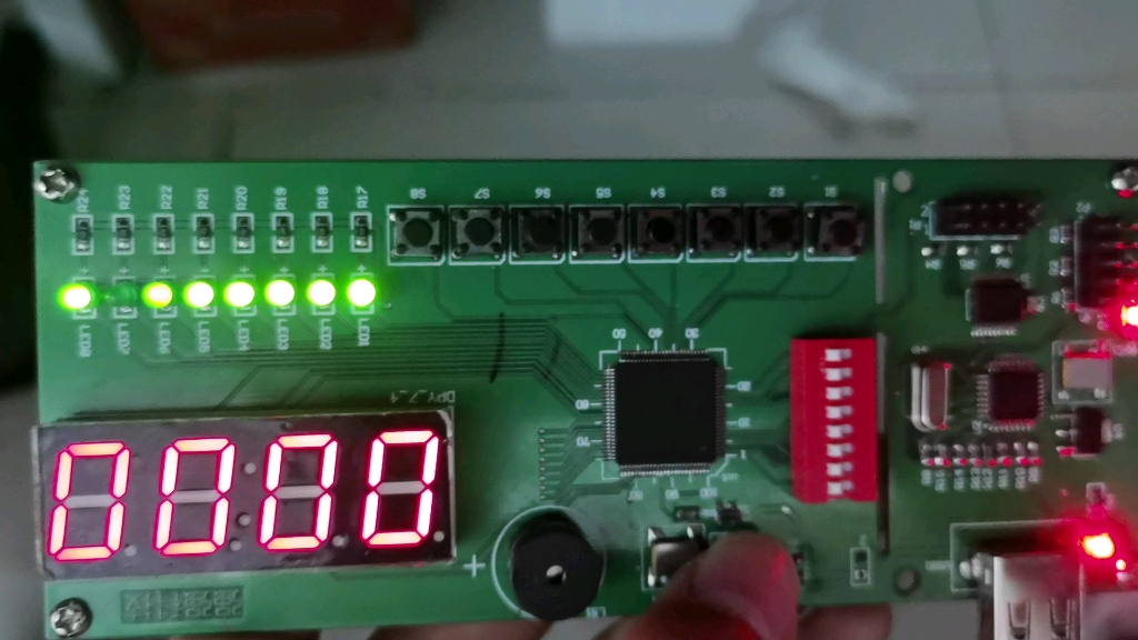 可编程逻辑器件数字时钟,可清零重新计数