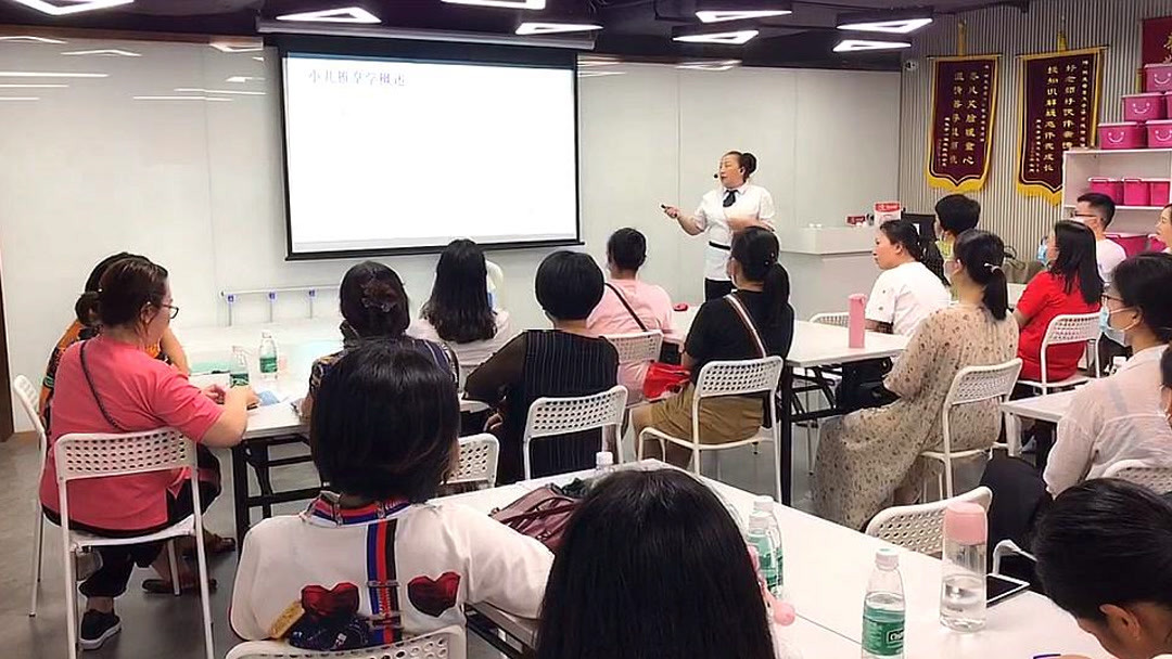 小儿推拿公益课,阳光母婴小儿推拿培训现场教学