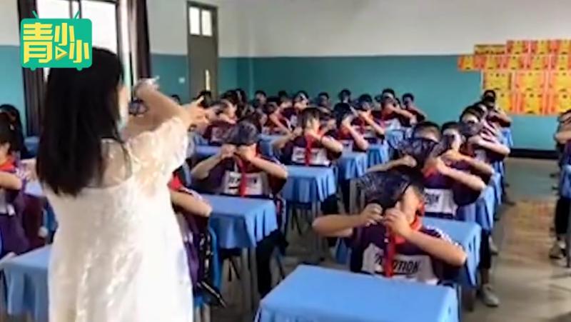 【有创意!小学师生教室表演霸王别姬创意舞】近日,湖南怀化一小学...