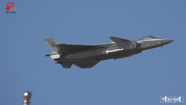 歼20第五次公开亮相,双机编队震撼空军节开幕式