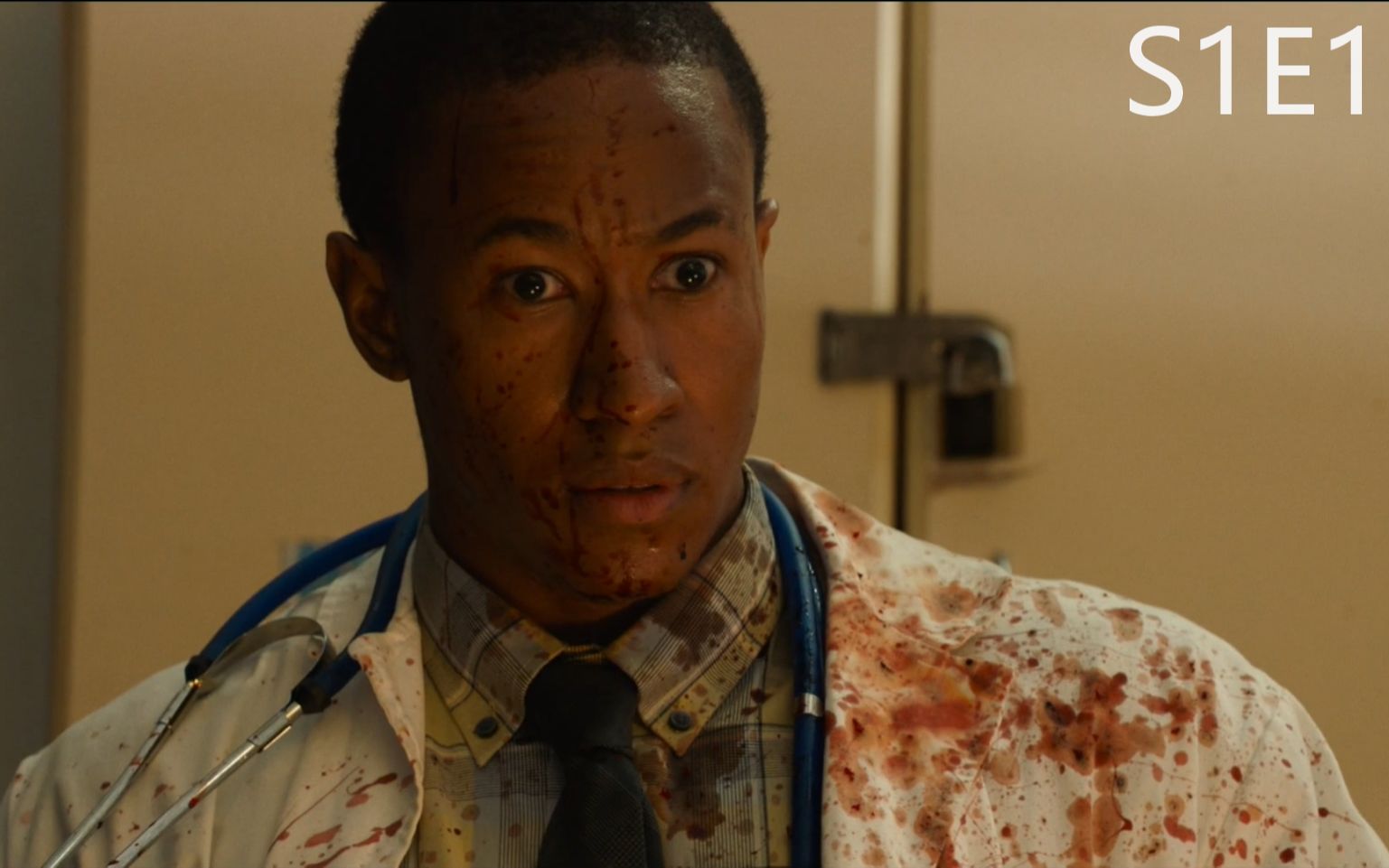 ...灾难剧《血疫》:老人病情恶化却仍上飞机,救治医生感染病毒死亡;...