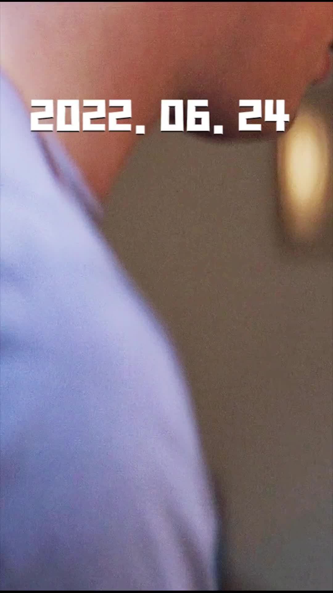 女孩第一次来大姨妈,竟被全班同学无情嘲笑