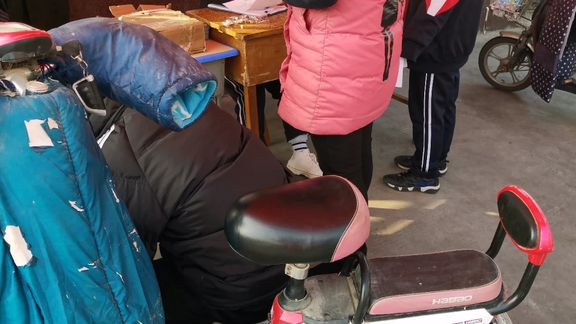 农民给电动车上牌,一分钱有没有花,你们那里上牌了吗