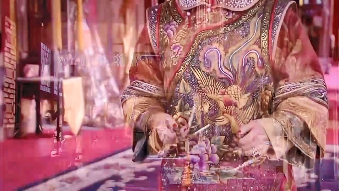 老祖宗向佛祖祈祷,哪知佛珠当场断了,老祖宗惊得念:不祥之兆