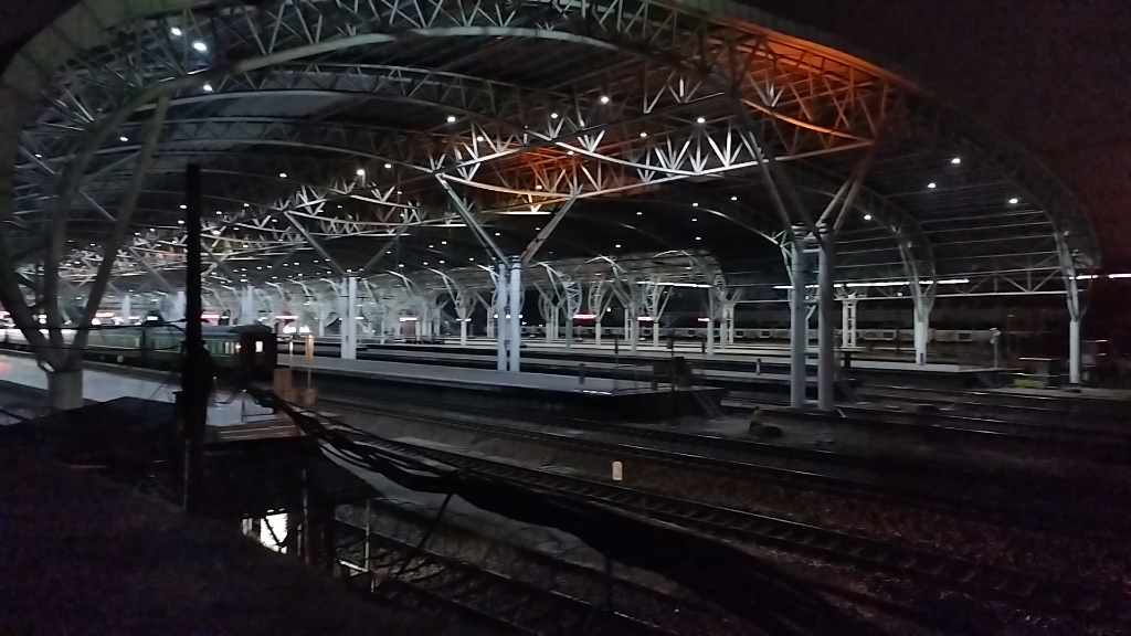 电力客车Z86南京站一道停车