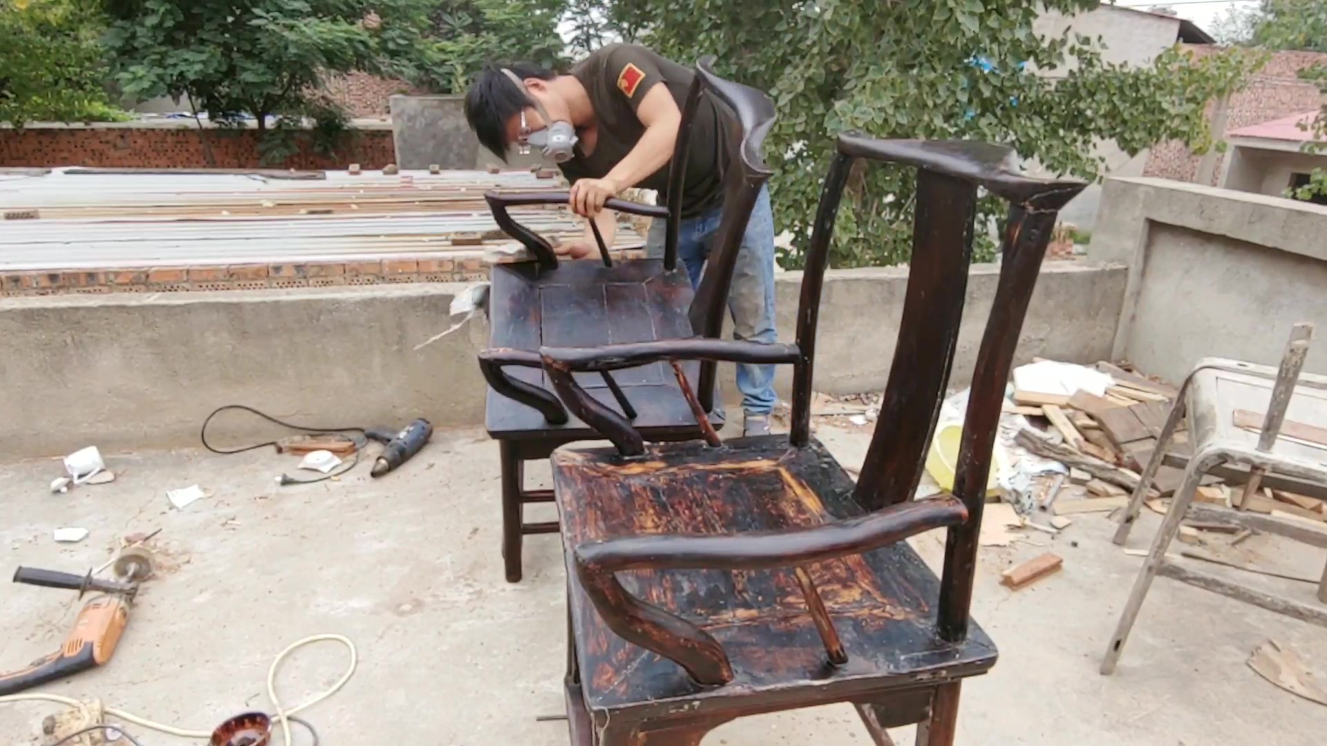 给老官帽椅翻新,用杜邦丝轮老家具官帽椅抛光, 抛光以后看着就是不一样