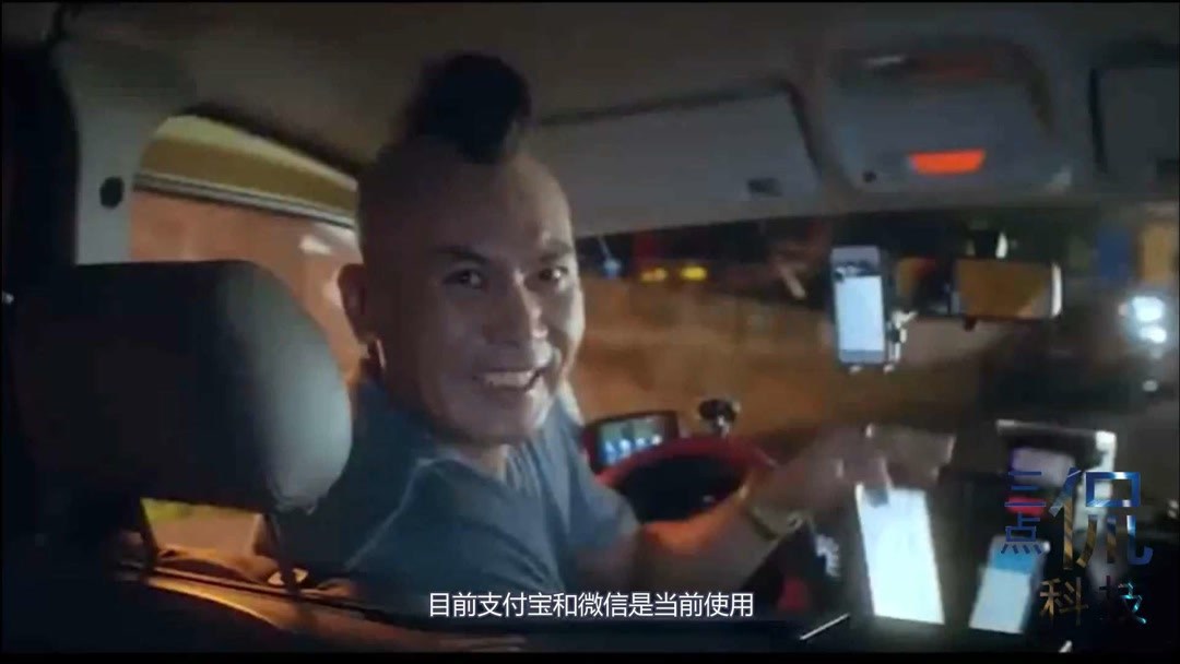 我微信提现为什么要收提现费?而银行卡转钱到微信却是免费的影片