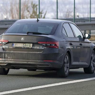 ...海外媒体再次曝光新款斯柯达速的预告图,逐渐揭晓新车的样子,这款...