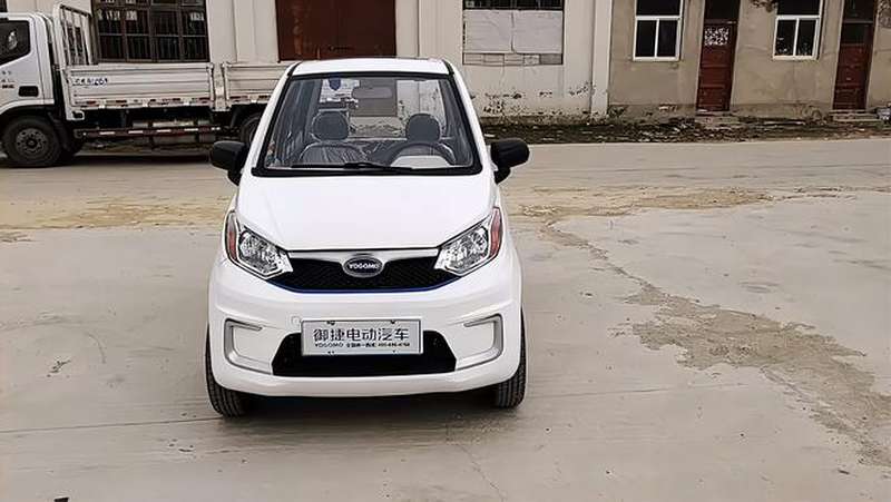 电动四轮代步车油电两用