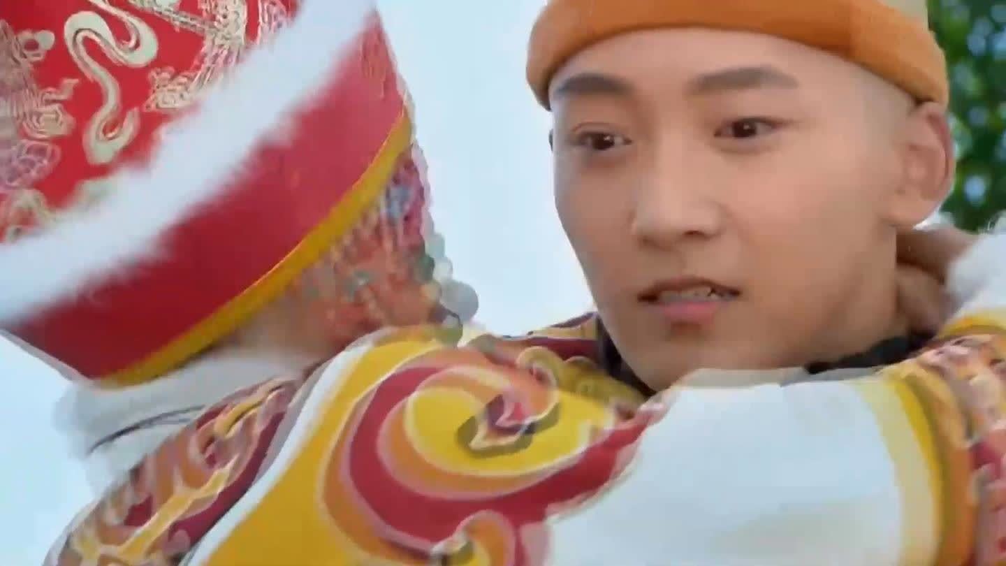 新还珠格格:赛亚亲尔泰,直接把尔泰亲懵了,半天没反应过来