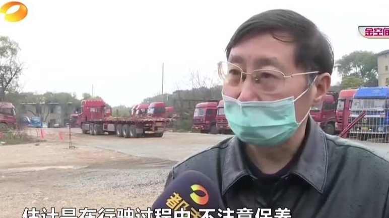 突查!交警治理小货车尾气排放量,有这驾驶习惯的司机要注意了