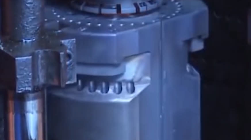 这玻璃瓶制造的过程,看起来极度舒适!中国制造就是牛