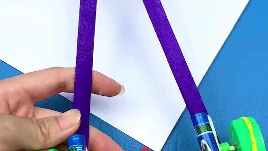 吃剩的冰棒棍做简易小车,一根橡皮筋就能跑的飞快!