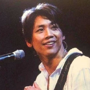 游歌载苢 