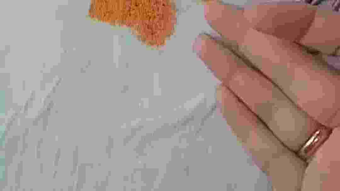 辣椒油不小心滴到衣服上,只要这样做,洗出来和新的一样!