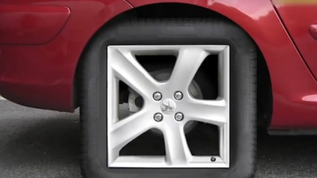 谁说车轮只能是圆的?老外制作方形轮胎,照样跑的很欢快