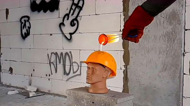 安全帽对人的保护有多重要?老外实验证明,进工地一定要戴安全帽