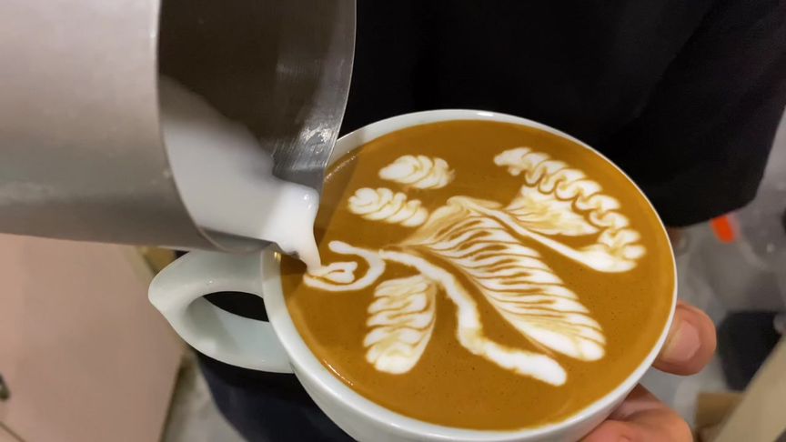 来吧,开会讨论这又是个什么#咖啡拉花 #咖啡 #拿铁拉花