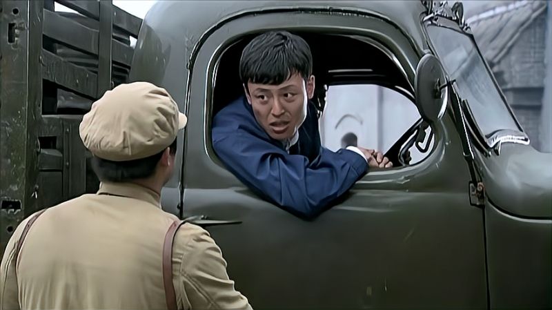 保卫科检查电厂工人,对方吐槽规章制度太烂,殊不知自己已被监视