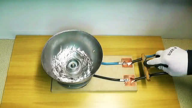 神奇的水银实验,通电后产生神奇的现象