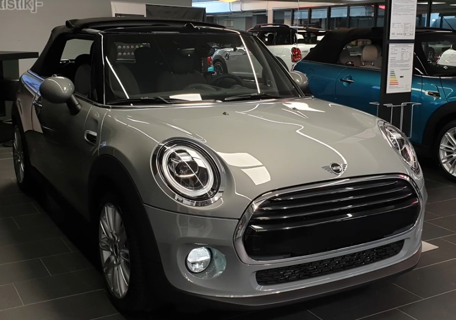 这辆MINI Cooper敞篷版可曾是女王座驾!