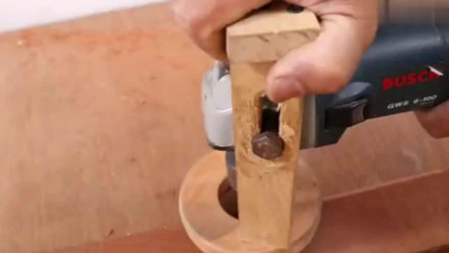 老师傅把角磨机改造成这样,立马就变得很实用,老手艺人真是厉害