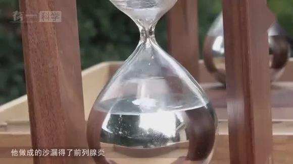 老外把沙漏沙子换成水银来计时?网友:这计时方式看的我尿急