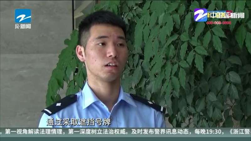 车子自动落锁打不开 小偷一拉车门却开了