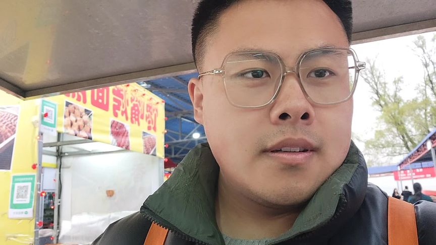 价格差异比大小,大小一样比味道,百人百味,摊位这么多,多对比