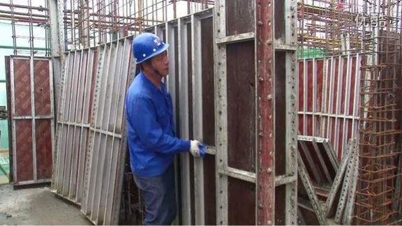 建筑铝合金模板有什么优势?如何安装?10分钟的视频说清清楚楚