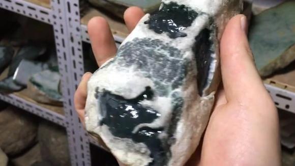 玻璃种翡翠赌石视频鉴赏,极品玻璃种那些冰种什么的玉石弱爆了