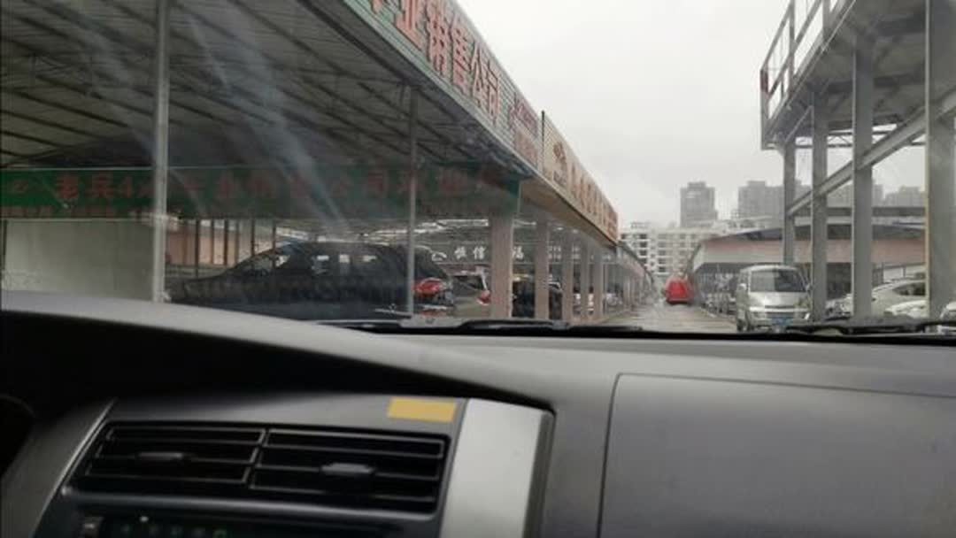 陪粉丝朋友去桂林真龙二手车市场,买一辆3万元左右的代步车(2)