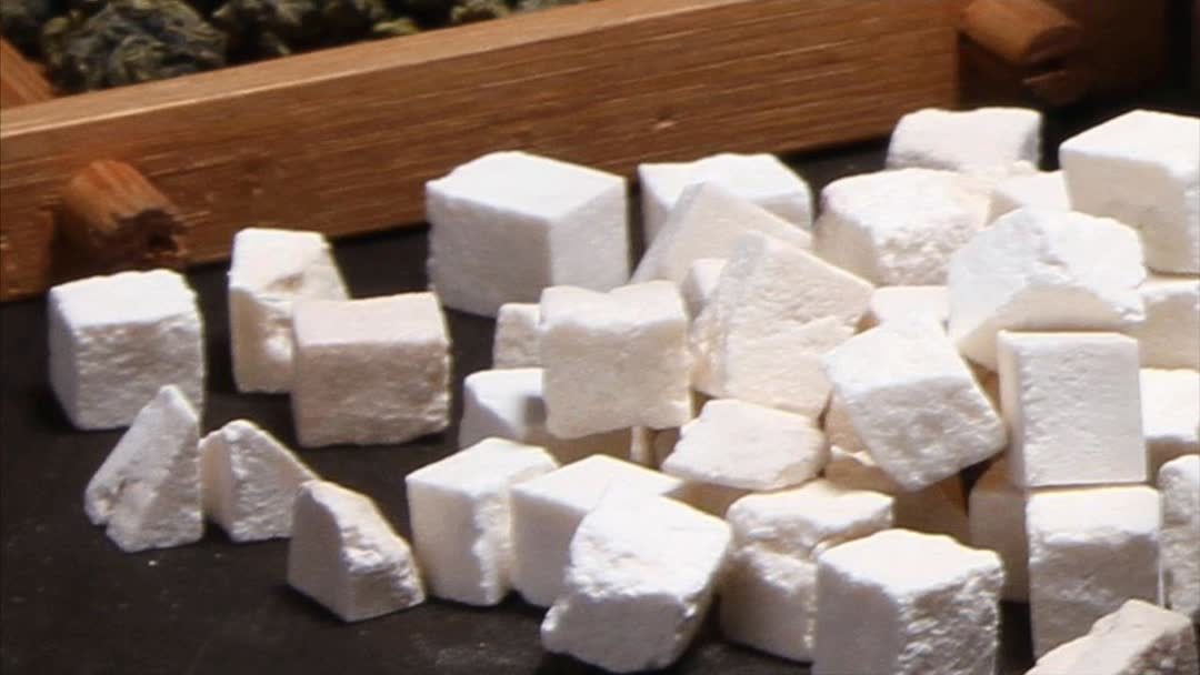 睡不着?失眠?精神不好?茯苓泡杯茶,睡得香