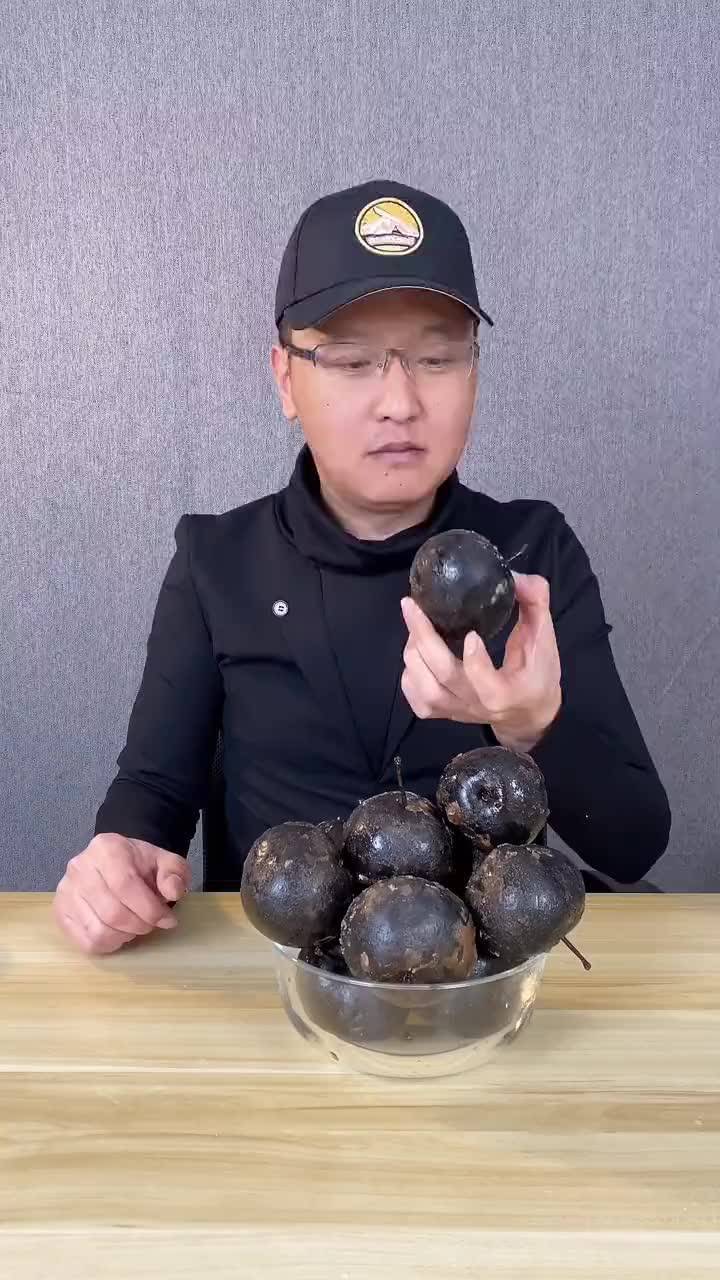 本以为冻梨是普通的梨放进冰箱冷冻就变成了冻梨