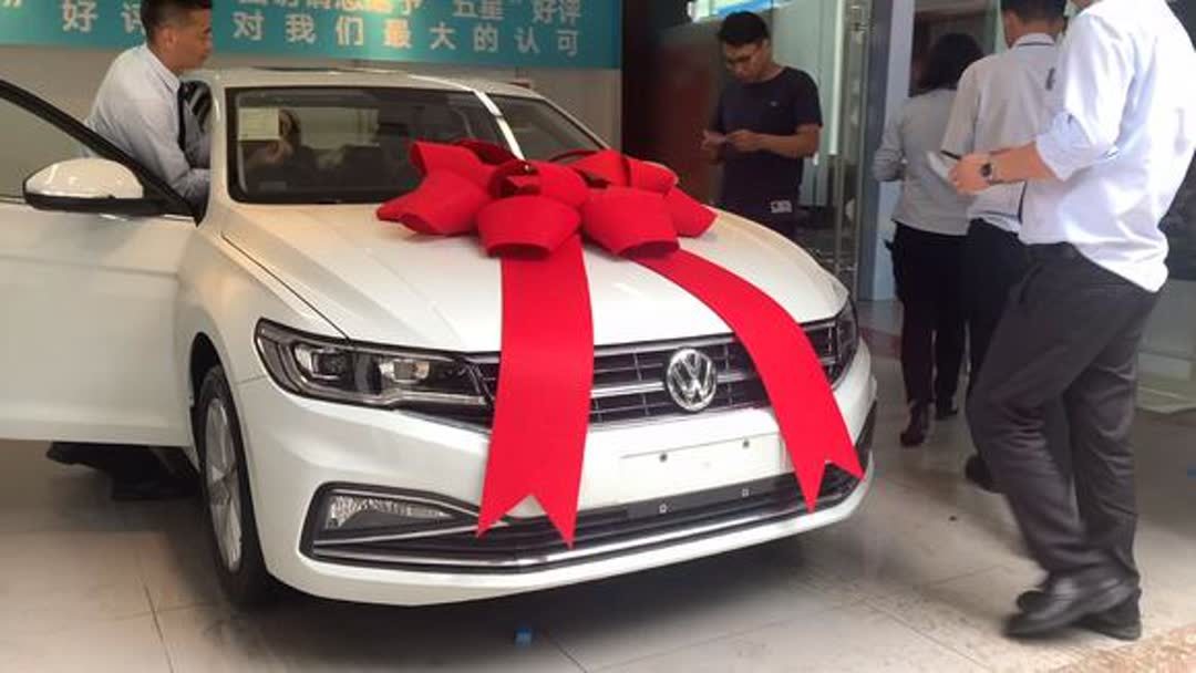 一汽大众宝来1.5L舒适版,落地价12W左右,比朗逸便宜的多啊