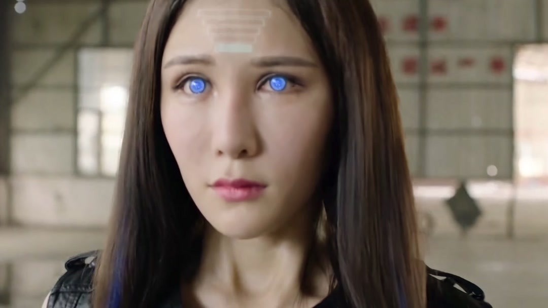 机器人女友能量不足直接昏倒,刘思齐返回外星准备入侵地球